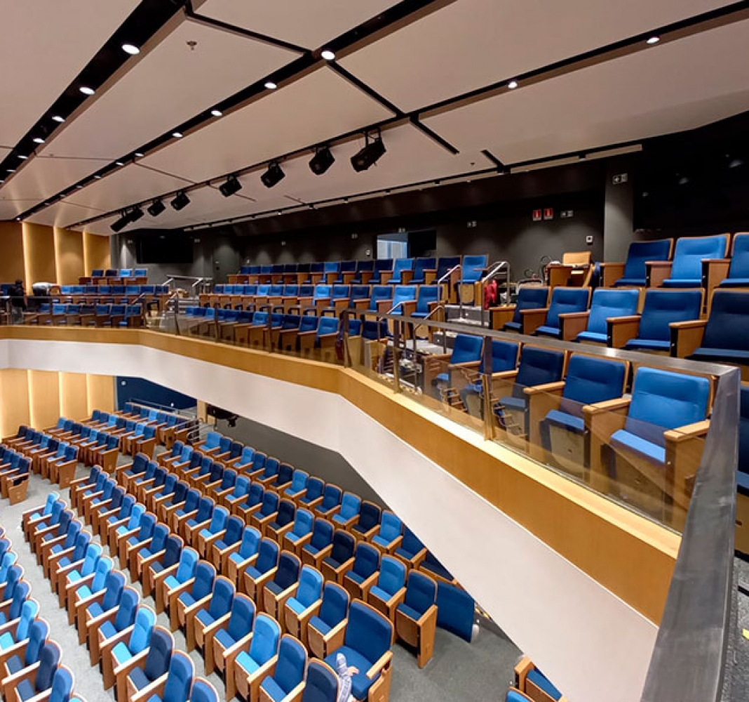 CEU Law School: ELP Executive Law Program e LL.M. em Direito Empresarial